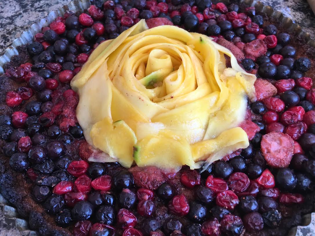 A Simple, Delicious and Beautiful Flourless Fruit Tart | simple to wow